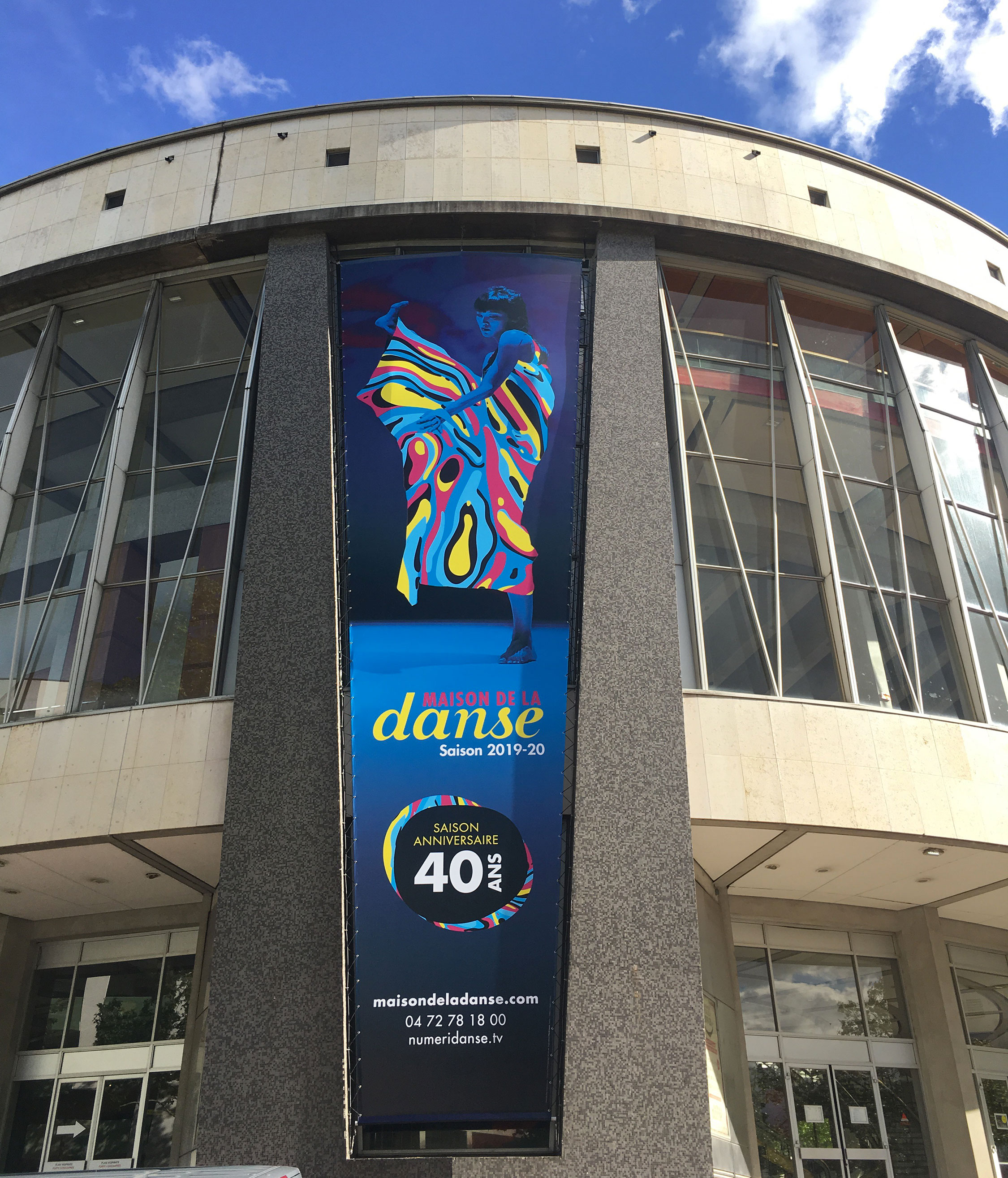 La Maison de la Danse de Lyon évènementialise sa façade - LIGHTAIR