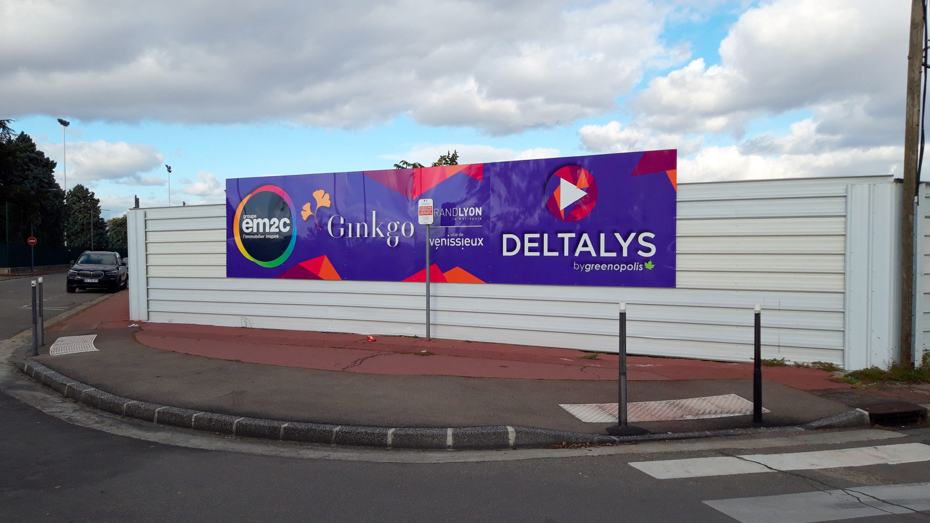 Panneau publicitaire grand format : Affichage éphémère ou durable