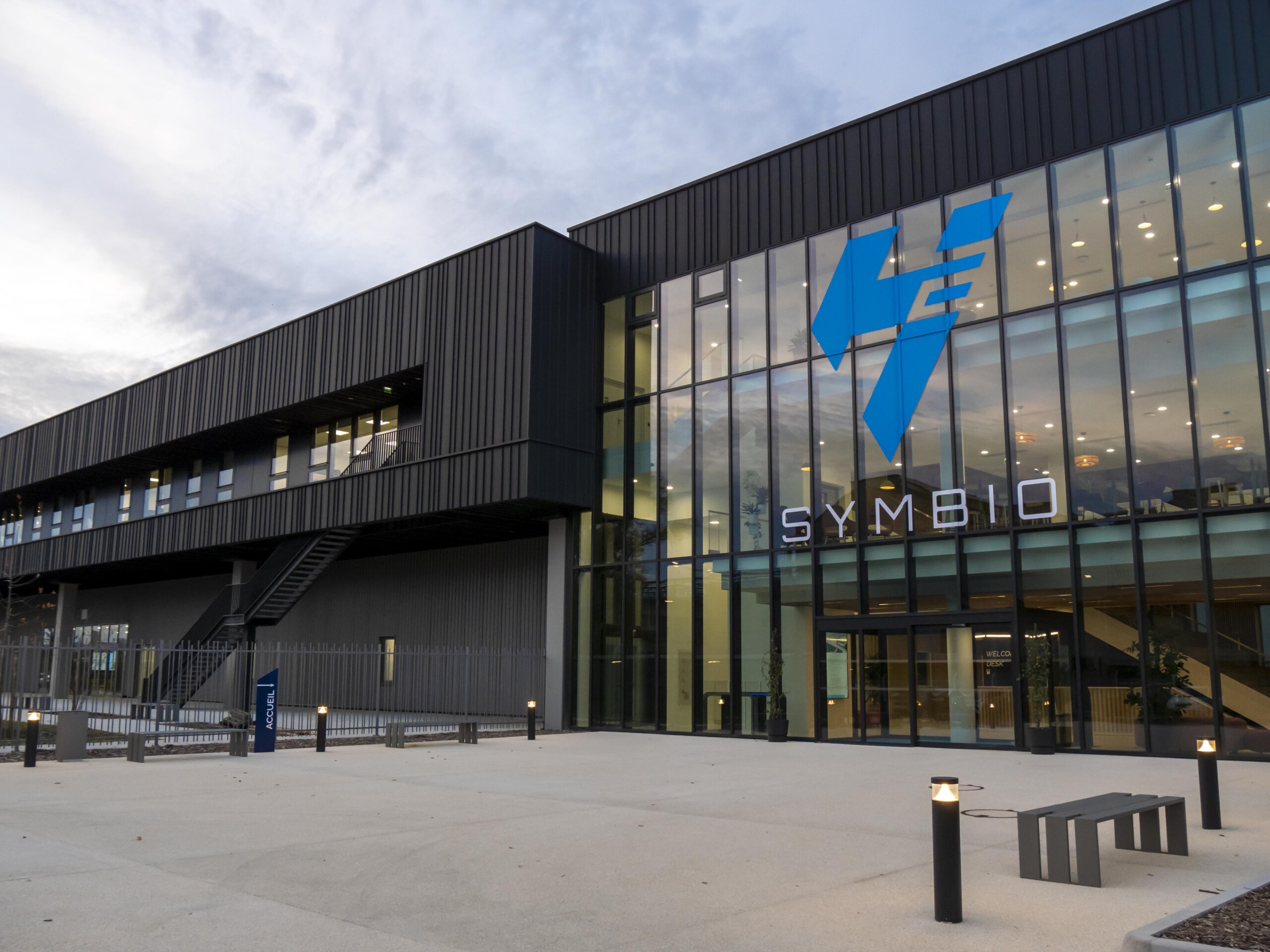 Enseignes traditionnelles et signalétique : Symbio est immanquable