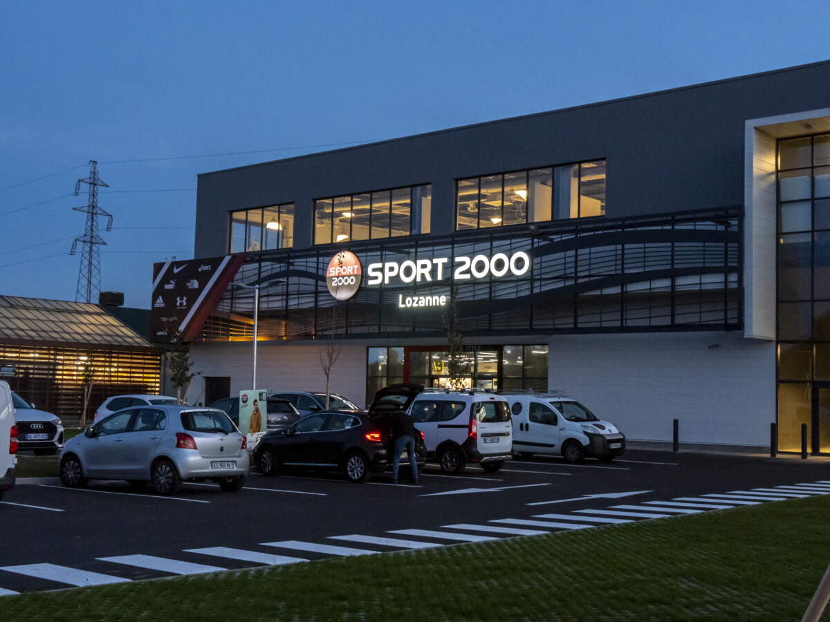 Signalétique et enseigne : le Sport 2000 de Lozanne se rajeunit