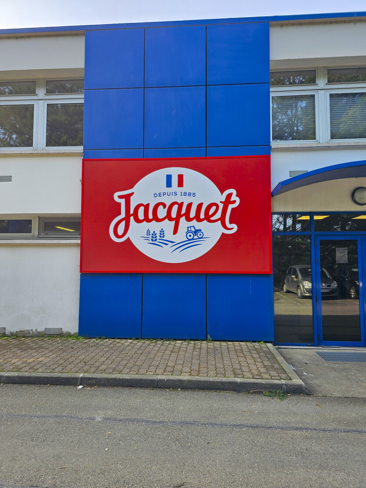 habillage des usines Jacquet : La force de notre réseau de pose