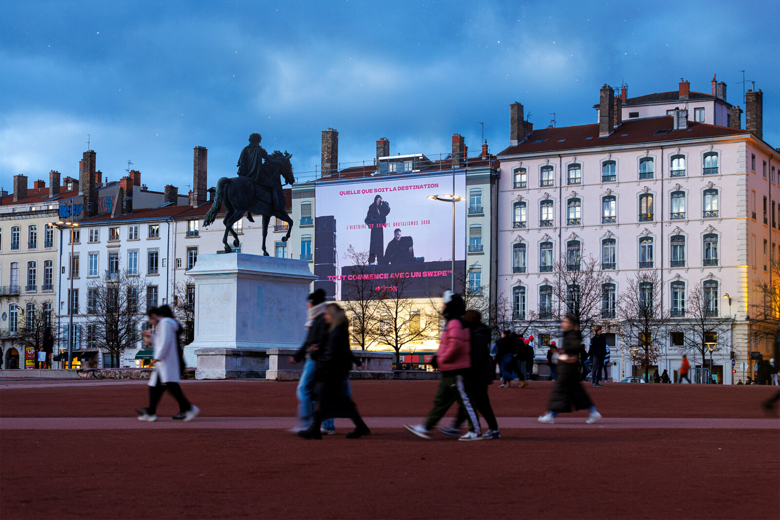 Affichage publicitaire : Tinder débute l'année 2025 en XXL